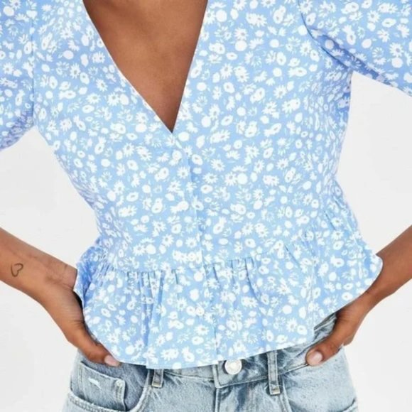 Zara | Tops | Zara Baby Blue White Floral Puff Sleeve Peplum Crop Top ...